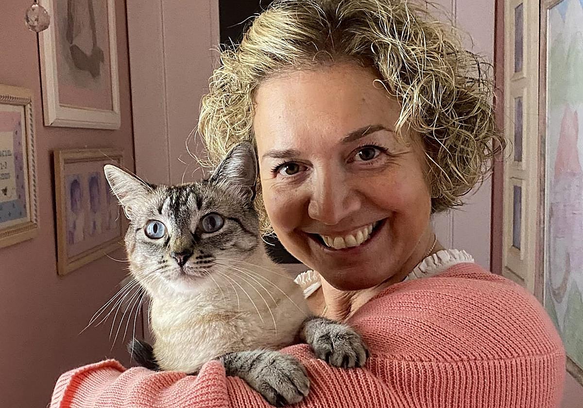 Cinco héroes para salvar a 'Sinda', la gata que se quedó atrapada debajo de un coche en Gijón ...